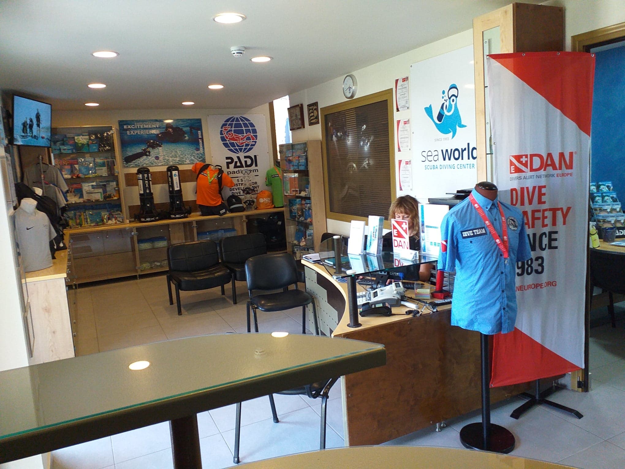 Sea World SCUBA DIVING CENTERS 1993-2023 – SeaWorld Diving Centers